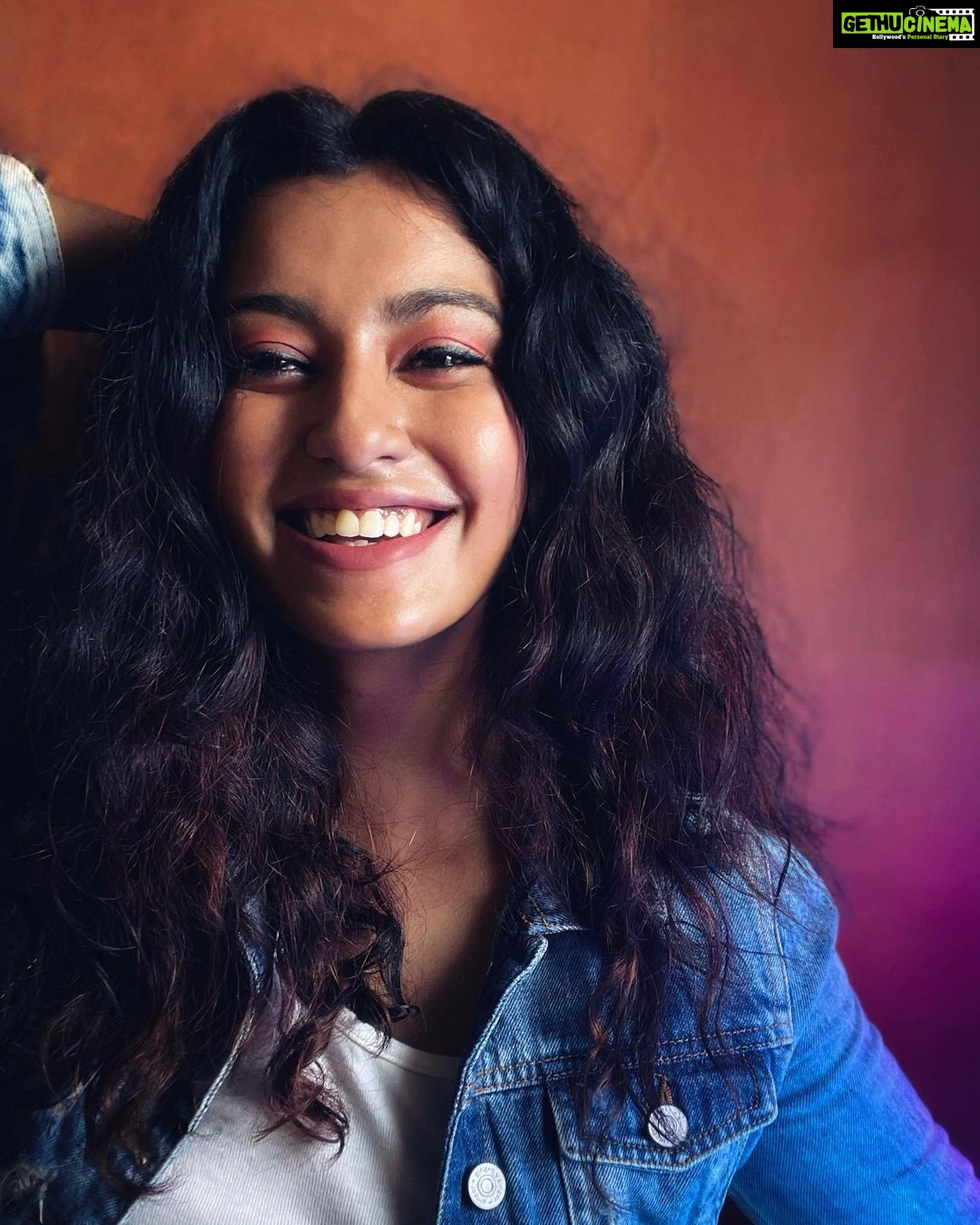 Roshini Haripriyan's Most Liked Photos and Posts - Gethu Cinema