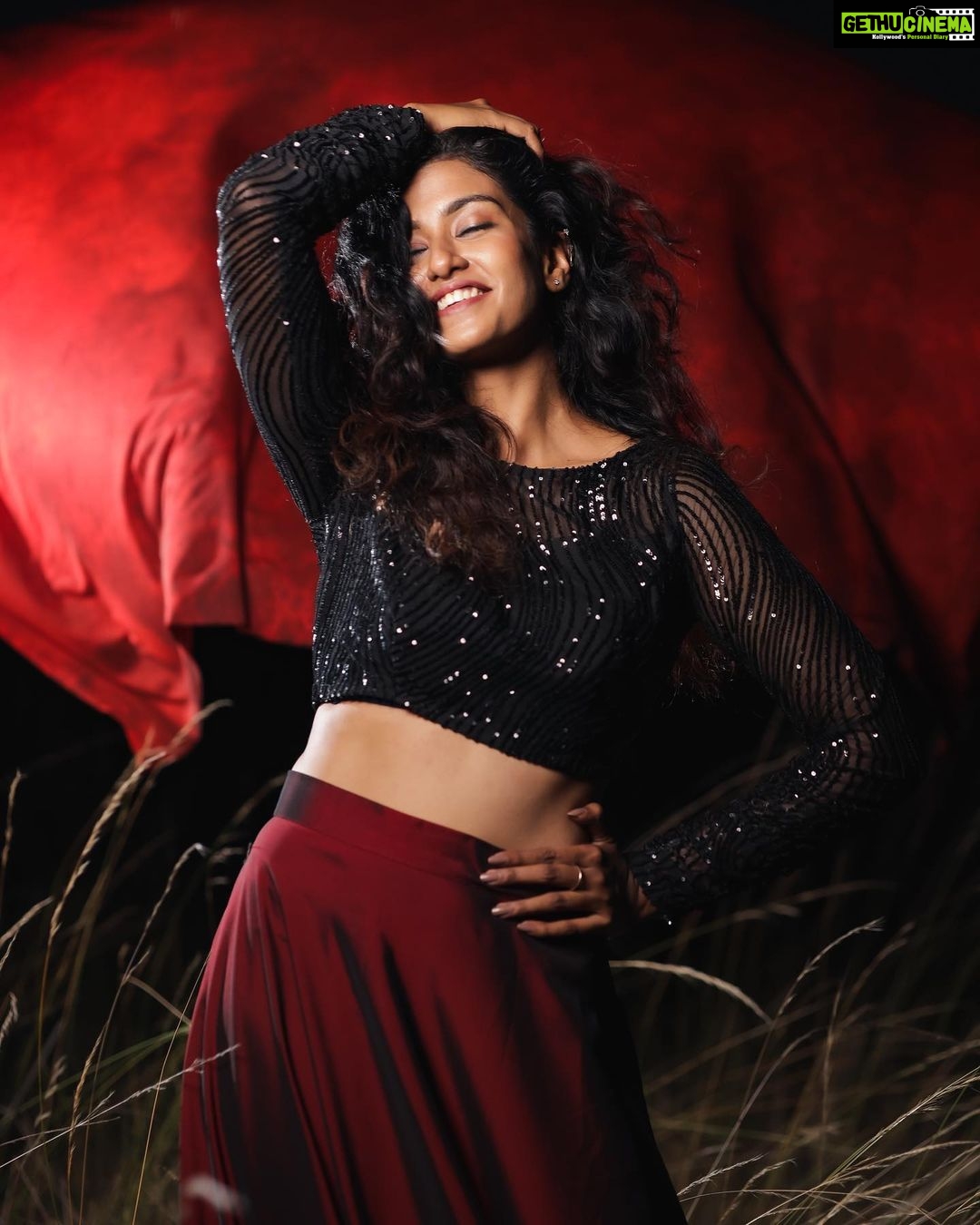 Actress Roshini Haripriyan HD Photos and Wallpapers April 2023 | Gethu ...