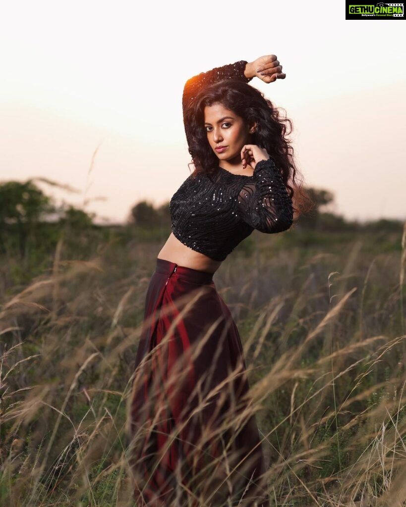 Actress Roshini Haripriyan HD Photos and Wallpapers April 2023 | Gethu ...