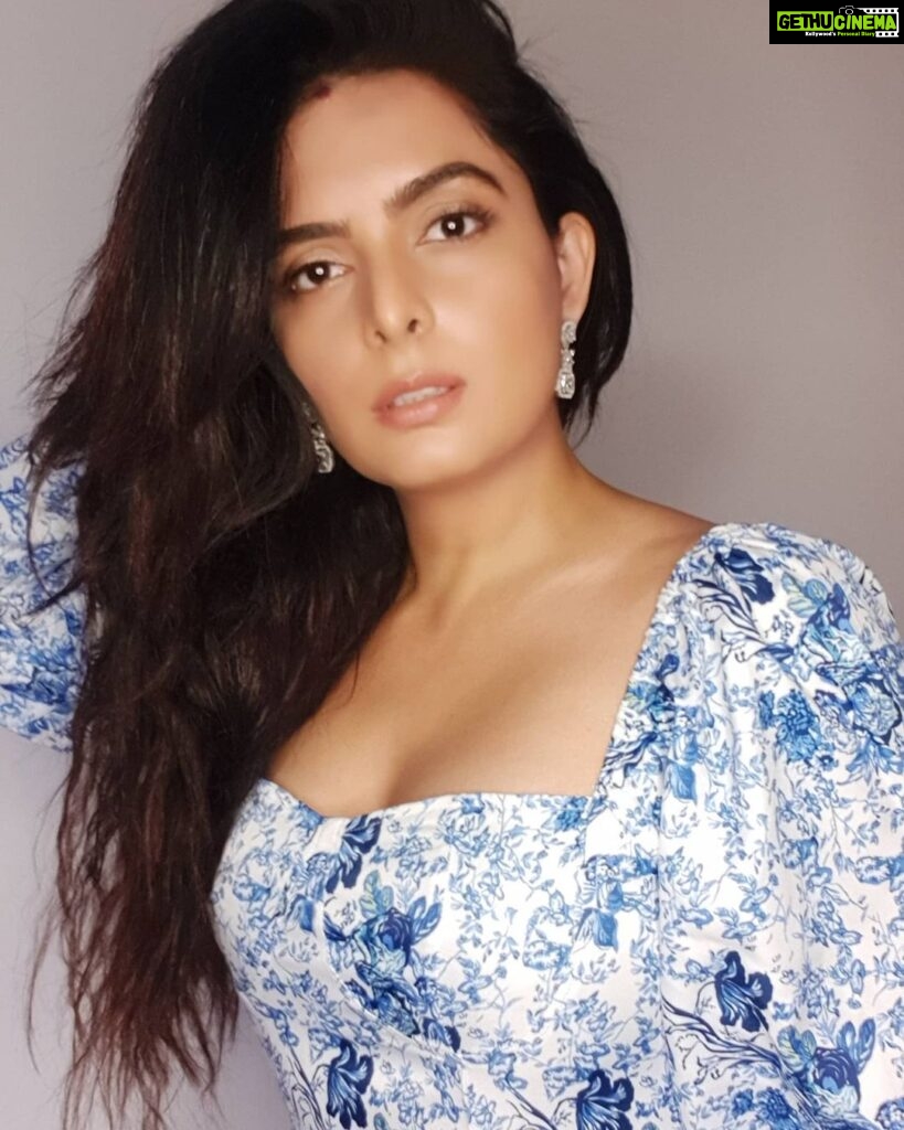 Actress Ruhi Chaturvedi HD Instagram Photos and Wallpapers December ...