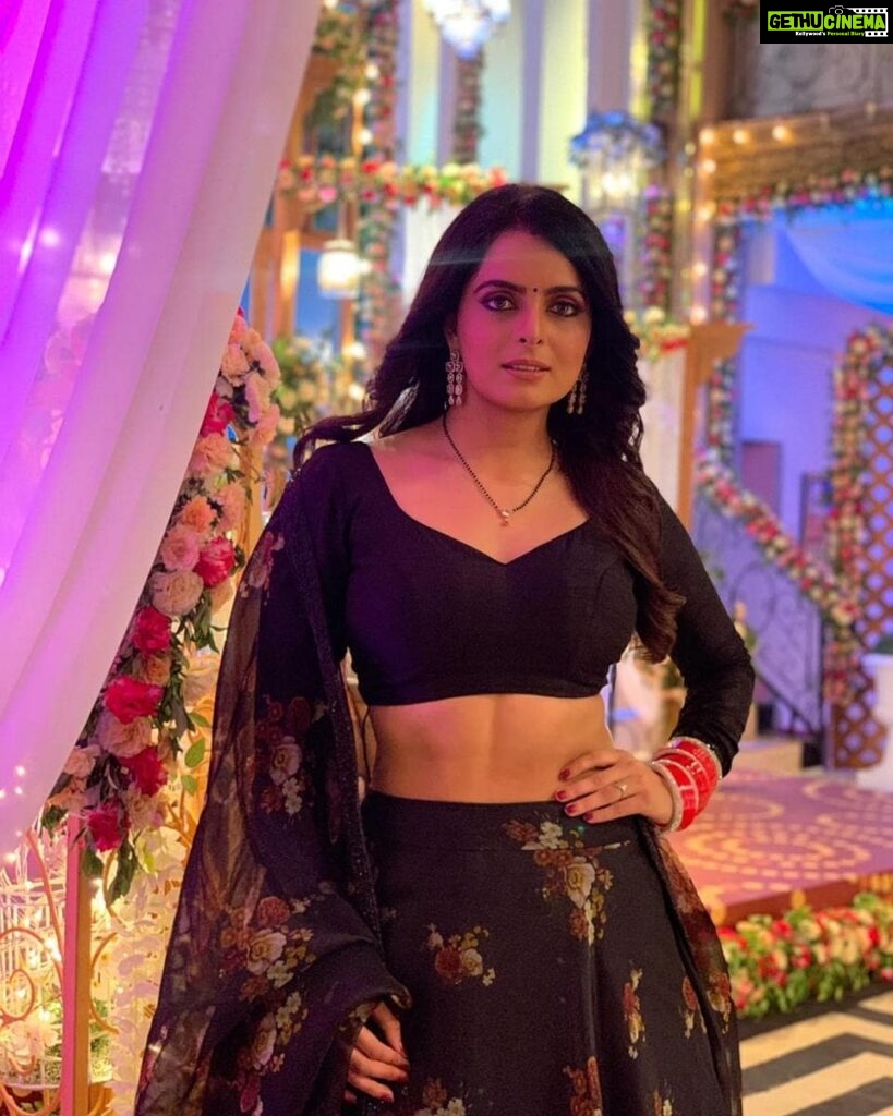 Actress Ruhi Chaturvedi HD Instagram Photos and Wallpapers December ...