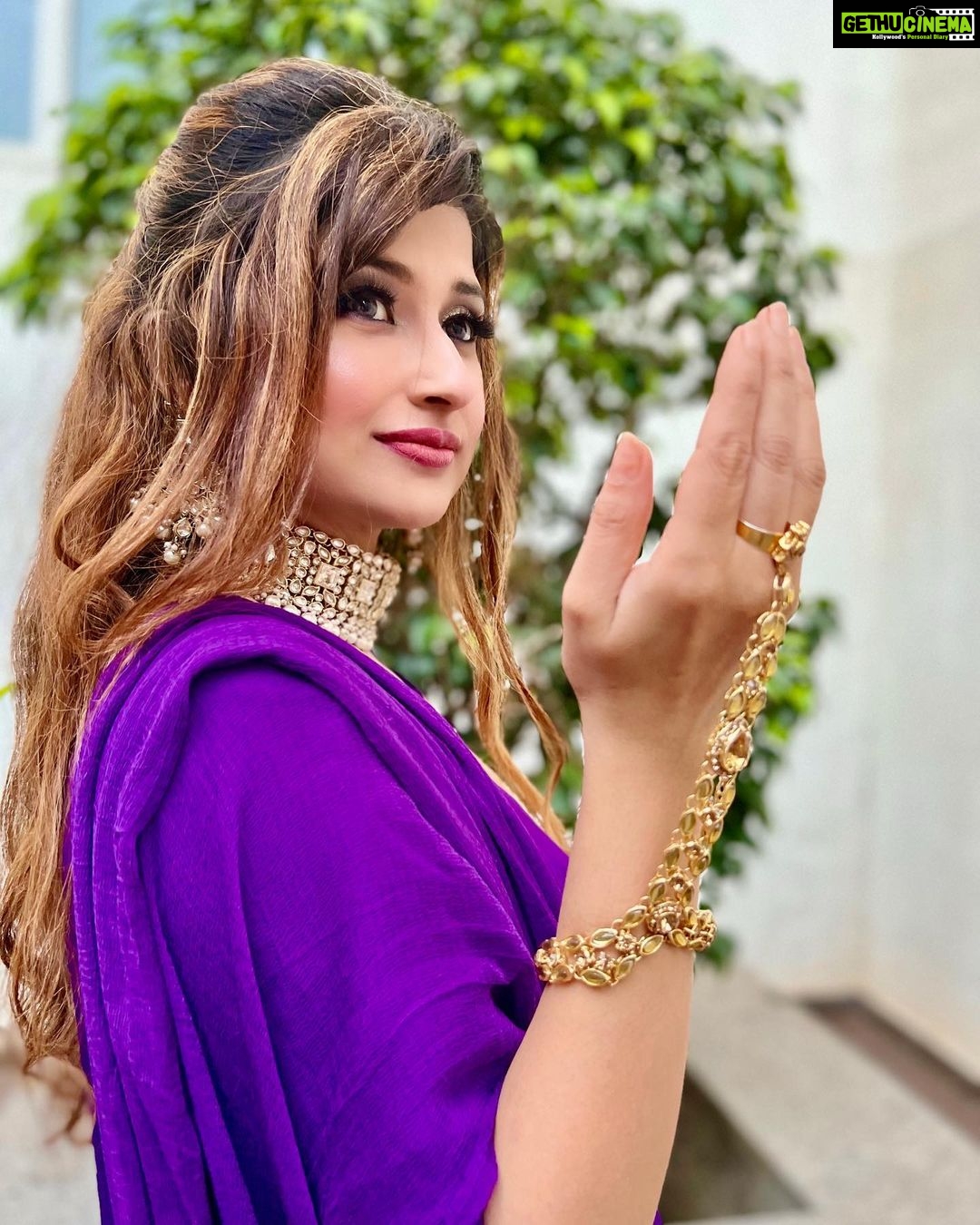 Saba Khan Instagram – Eid Mubarak 🌙 . . Mua – @makeupby_solanki Outfit ...