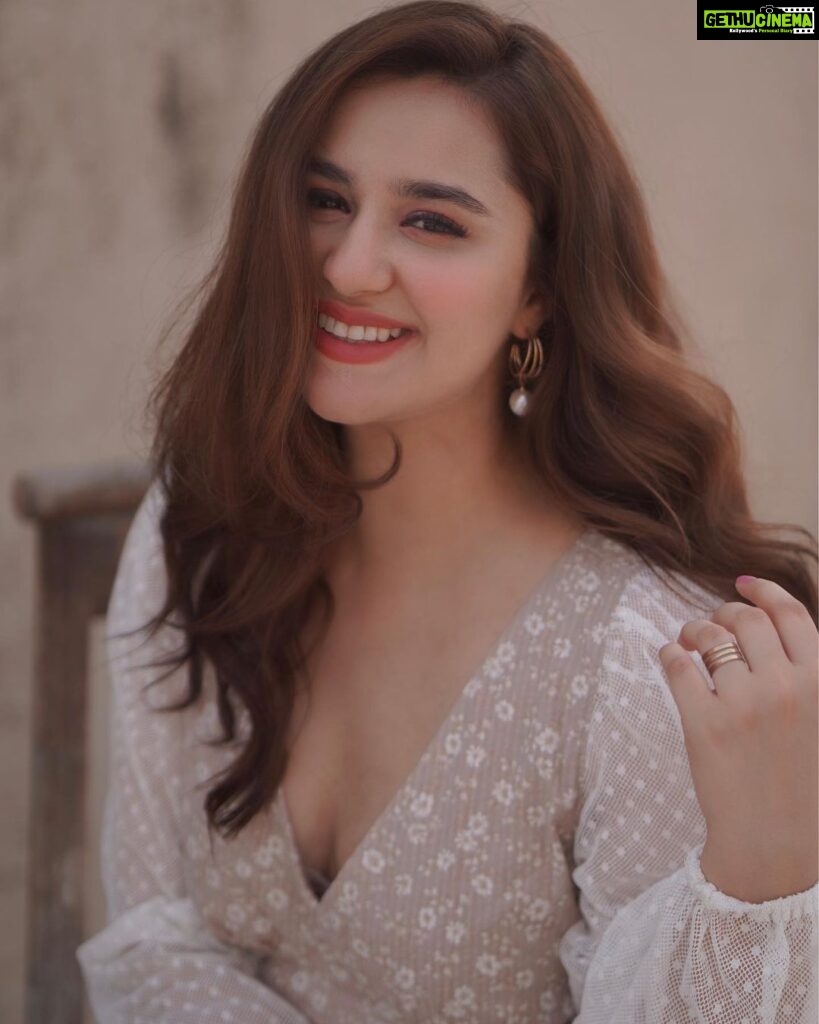 Actress Sanaya Pithawalla HD Photos and Wallpapers March 2023 - Gethu Cinema