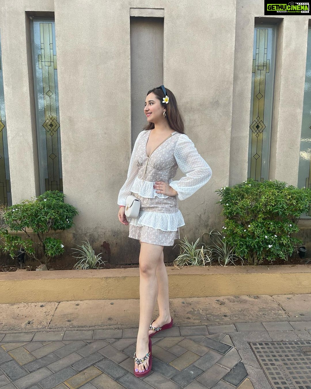 Actress Sanaya Pithawalla HD Instagram Photos and Wallpapers April 2023 ...
