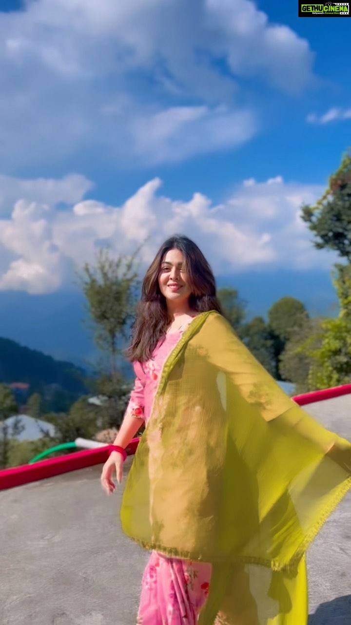 Shafaq Naaz Instagram – Look at the sky😍 | Gethu Cinema