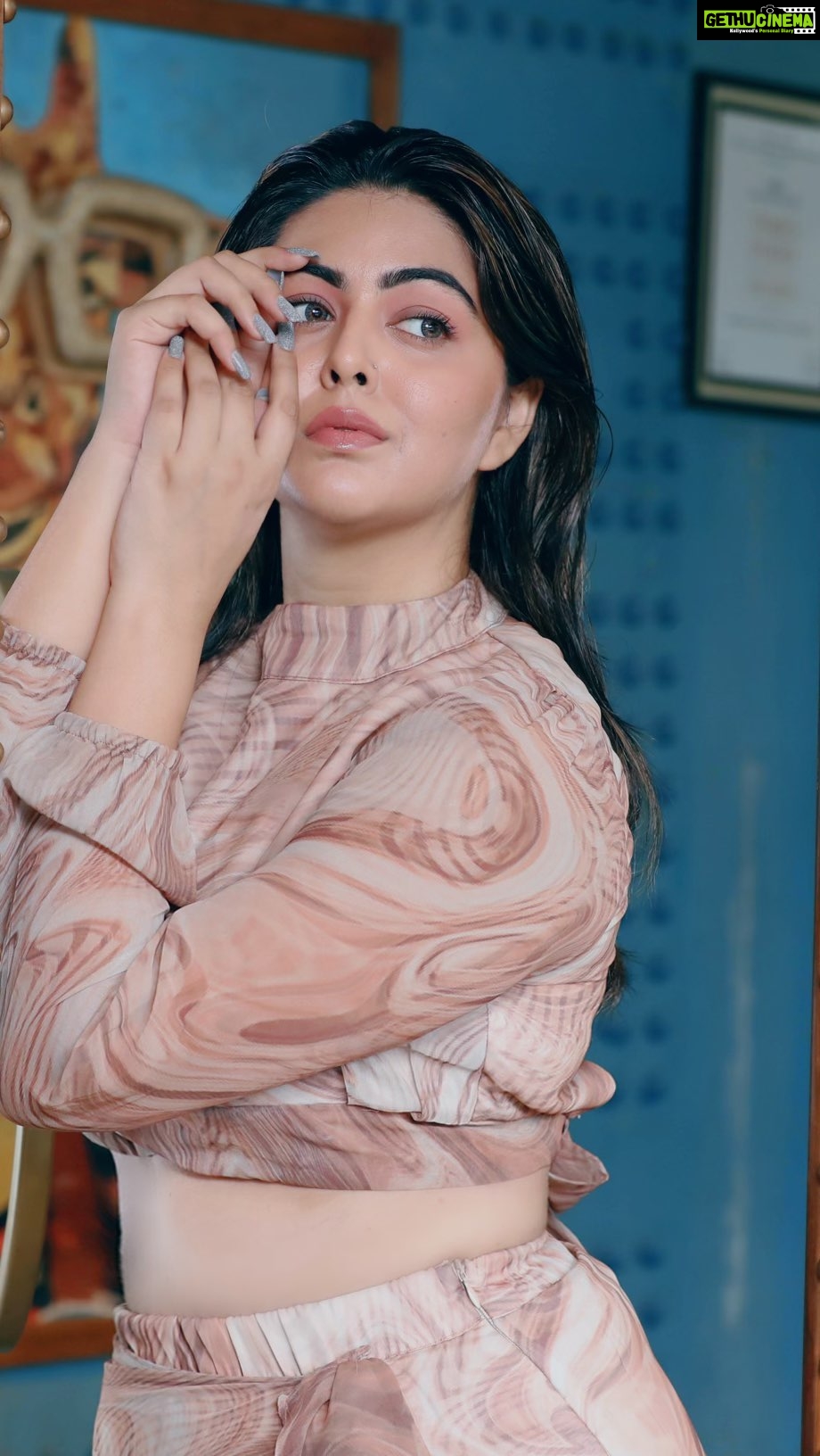 Actress Shafaq Naaz HD Photos and Wallpapers July 2022 - Gethu Cinema