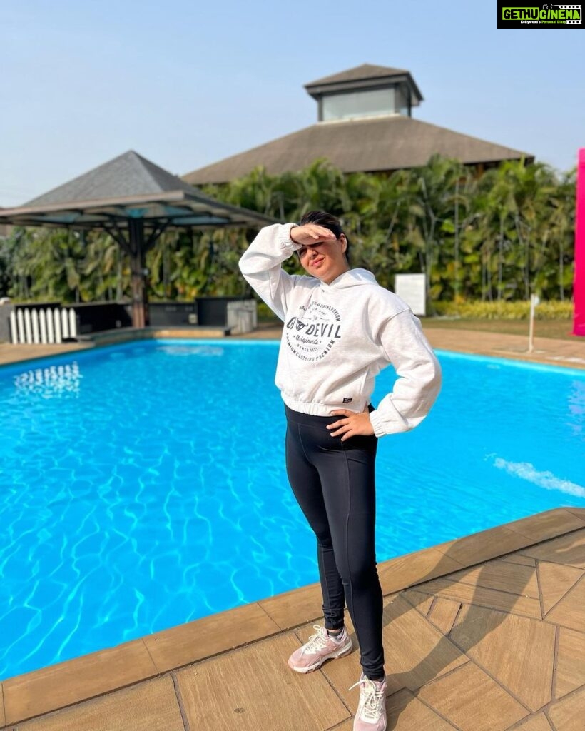 Actress Shafaq Naaz HD Photos and Wallpapers April 2023 - Gethu Cinema