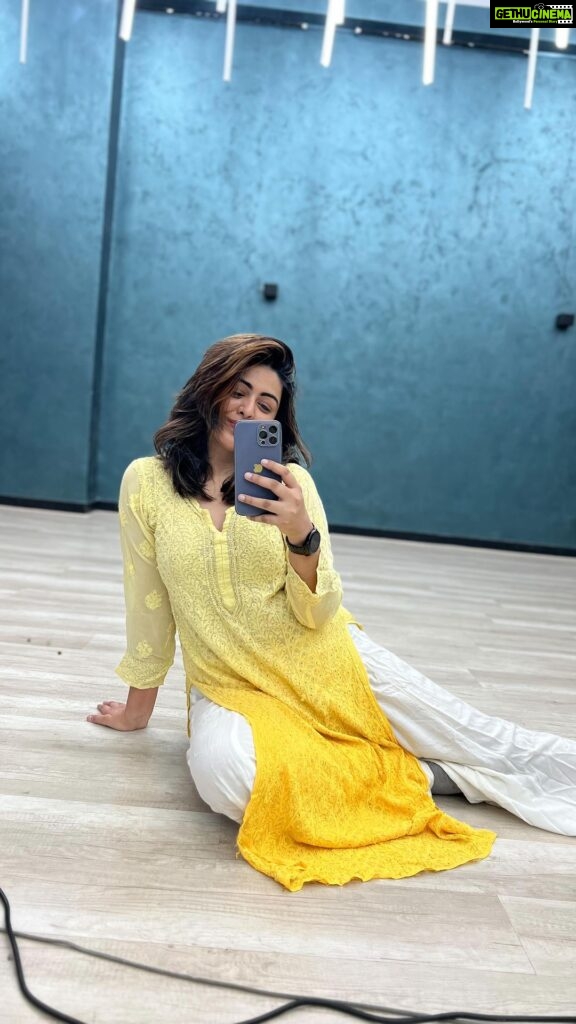 Actress Shafaq Naaz HD Photos and Wallpapers April 2023 - Gethu Cinema