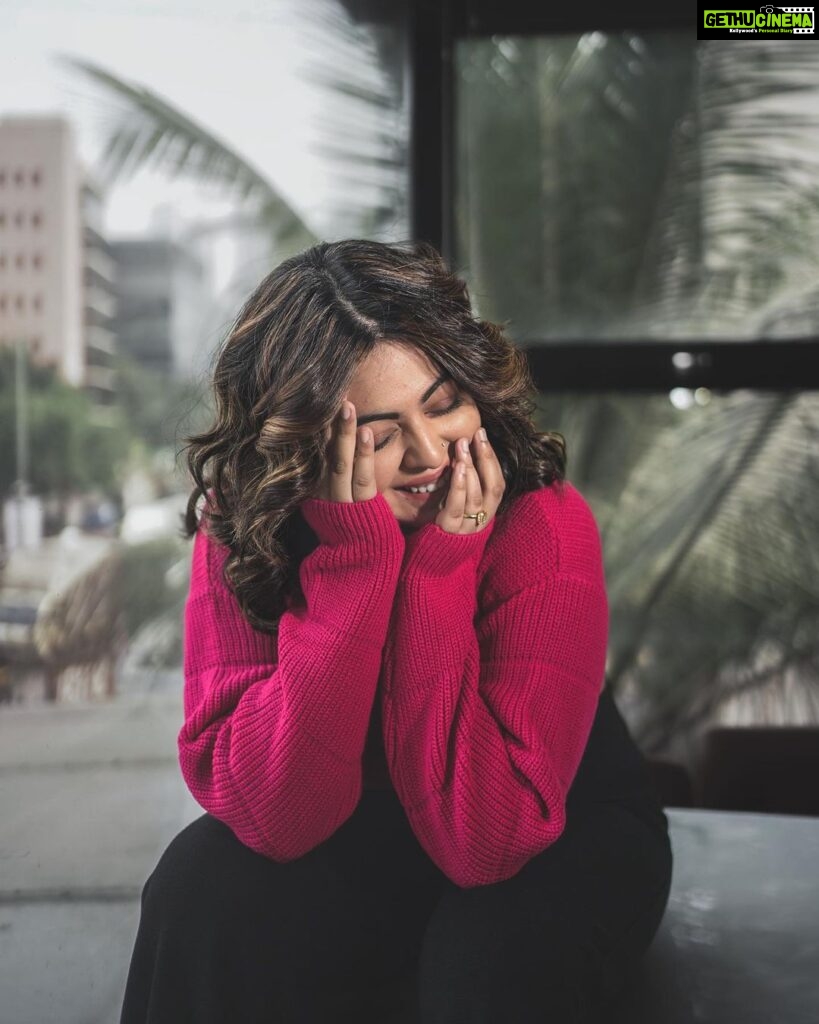 Actress Shafaq Naaz HD Photos and Wallpapers December 2022 - Gethu Cinema