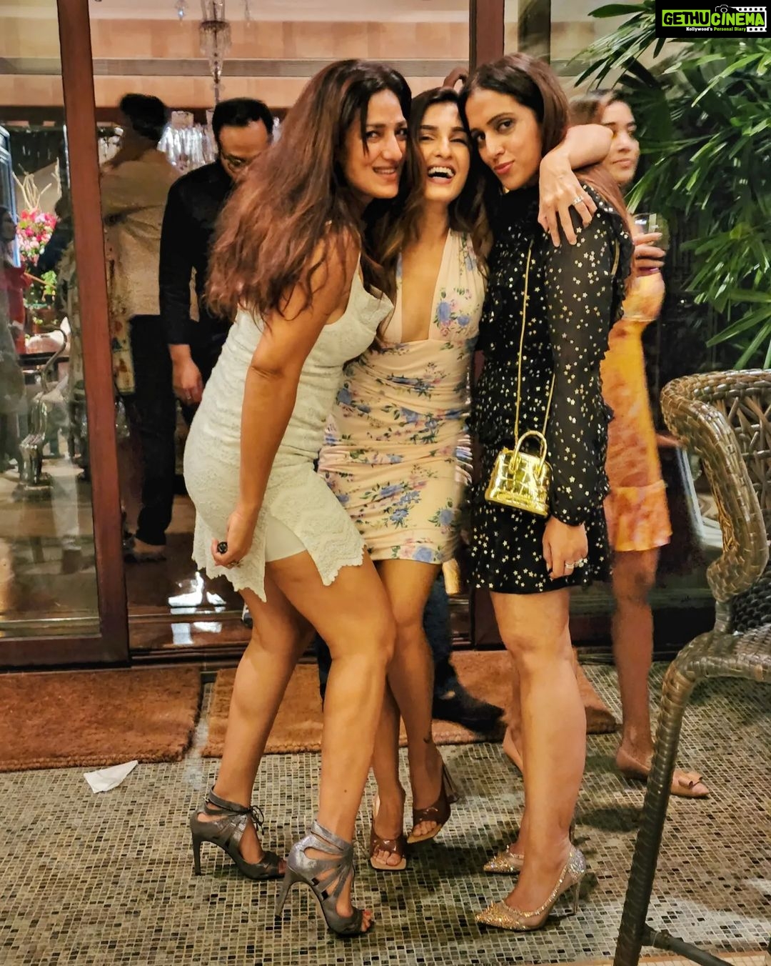 Shiny Doshi Instagram – All about last night 🥳 | Gethu Cinema