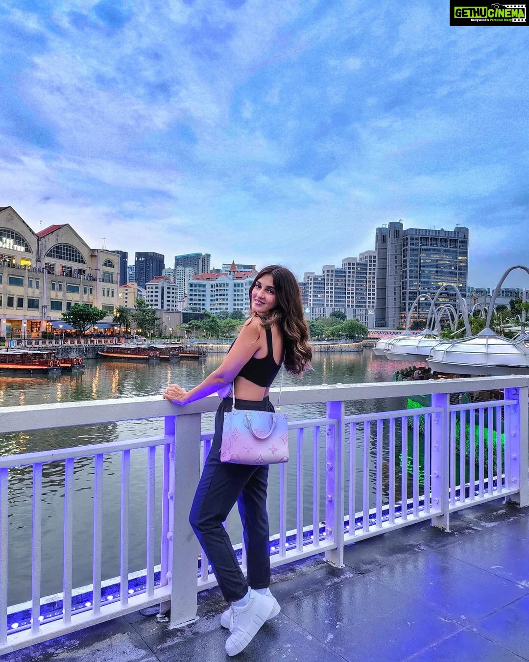 Shiny Doshi Instagram – By the bay at Clark Quay. #Singapore you’re ...
