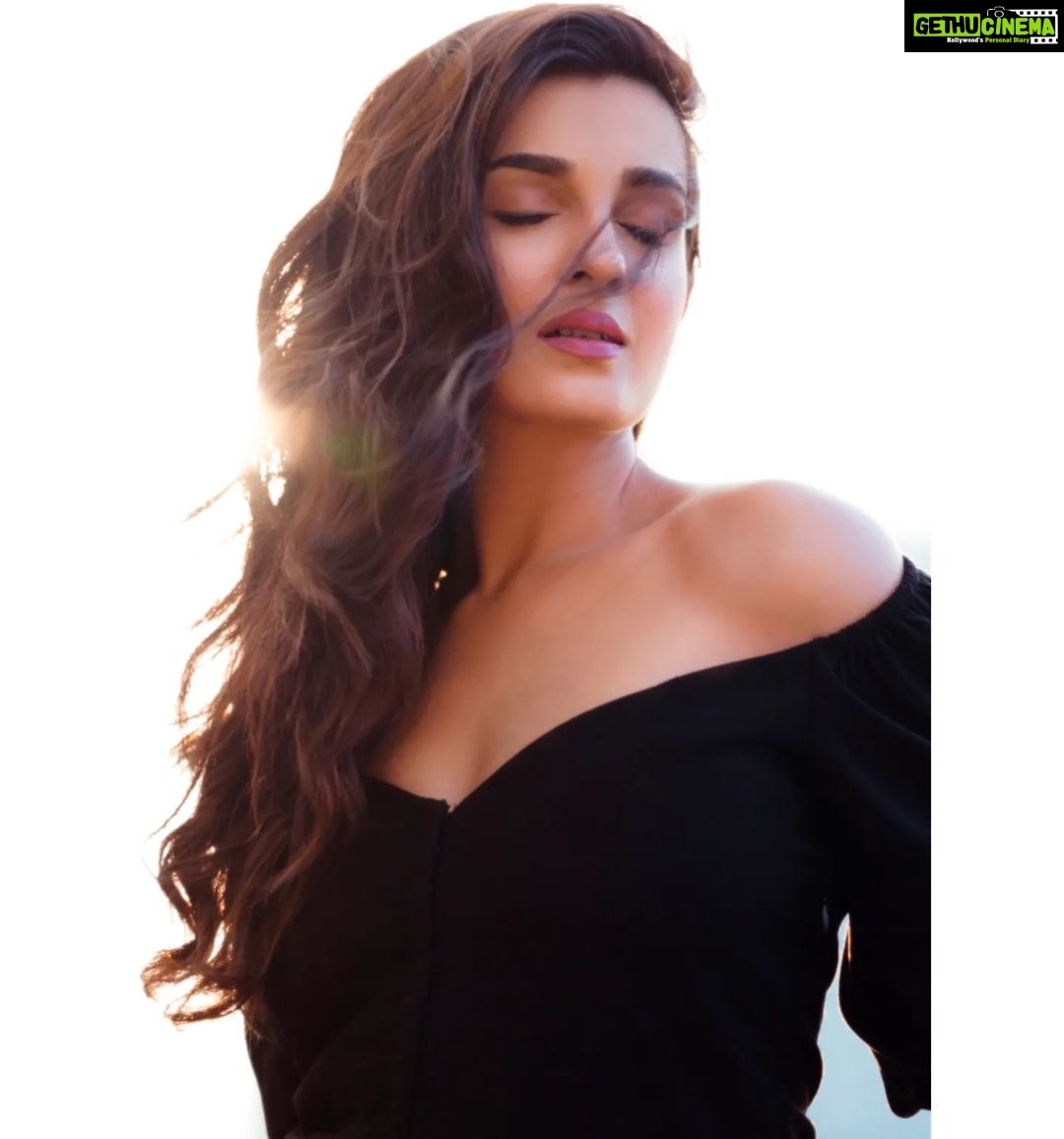 Shiny Doshi Instagram – Close your eyes for a moment and feel the love ...