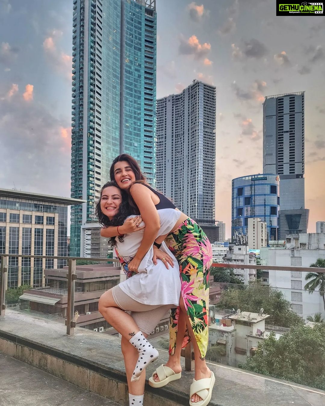 Actress Shiny Doshi HD Instagram Photos and Wallpapers April 2023 | Gethu Cinema