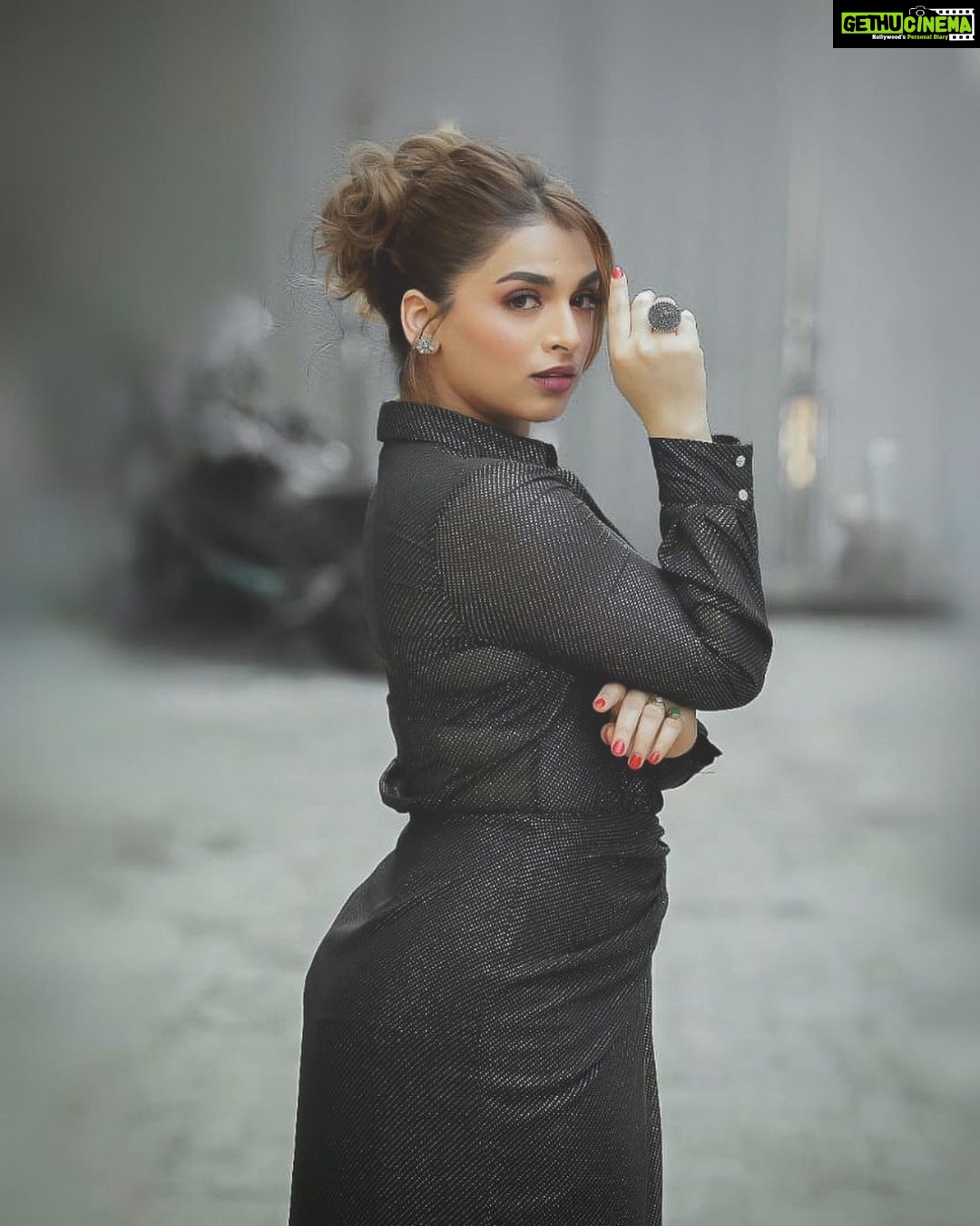 Shivani Jha Instagram – 🖤 📸 @pappu.gupta.549 #shivanijha #bhagyalakshmi #soniyaoberoi | Gethu Cinema