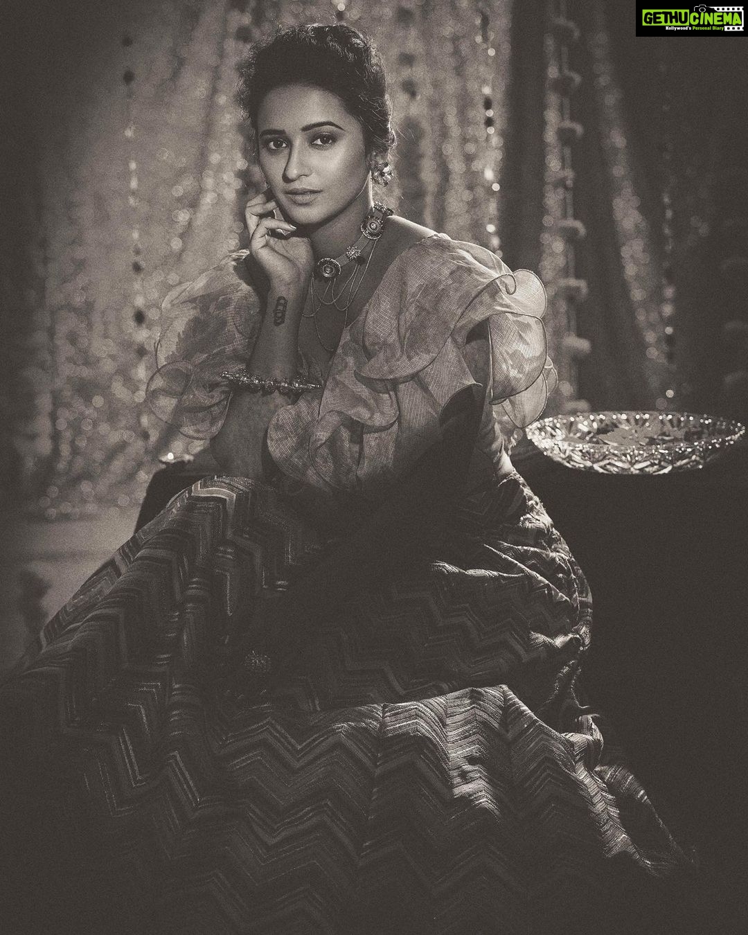 Shivani Surve Instagram – शुभ दीपावली 🪔 Photography ...