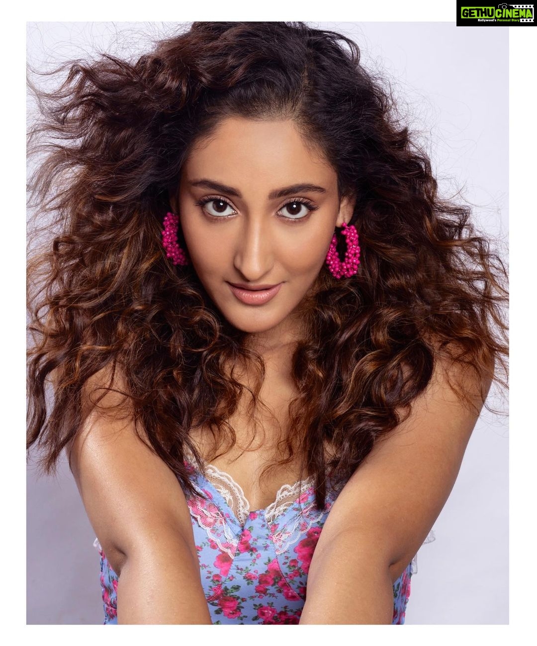 Shivya Pathania Instagram - Así es la vida, sí Yeah, that's just life ...