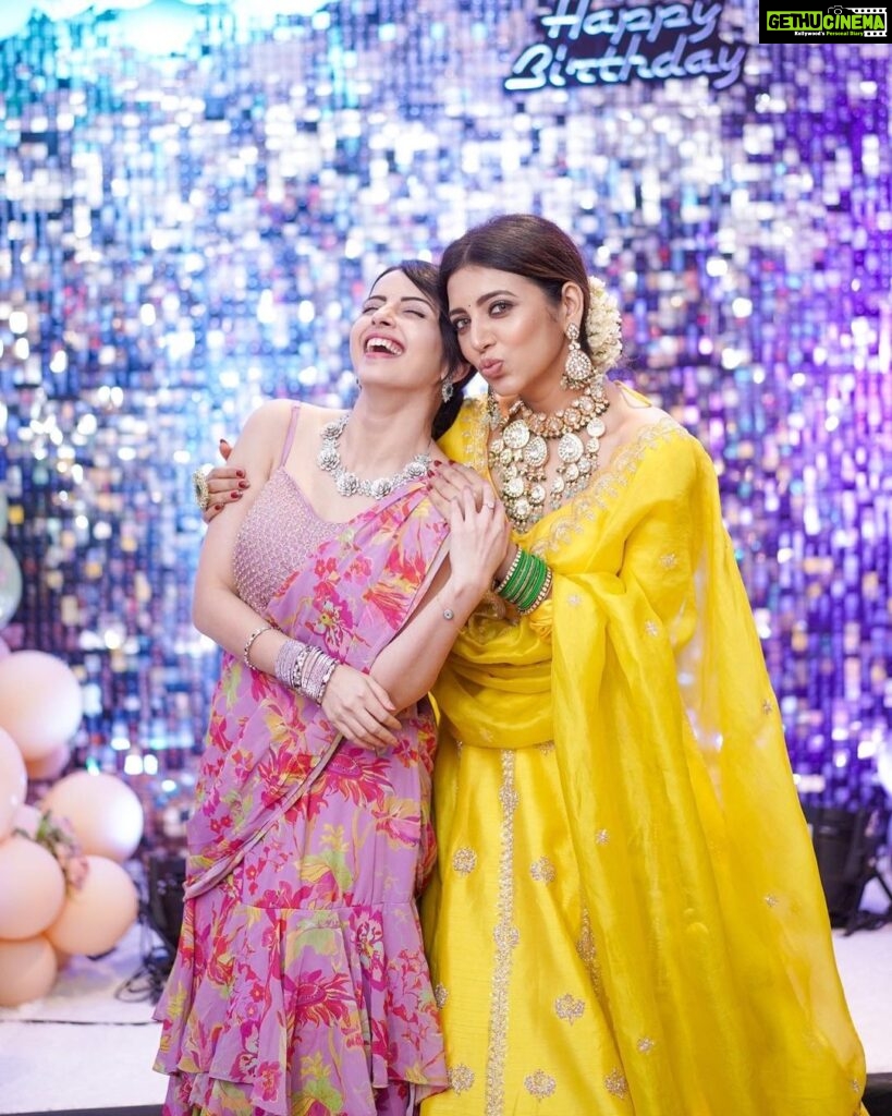 Actress Shrenu Parikh HD Photos and Wallpapers October 2022 | Gethu Cinema