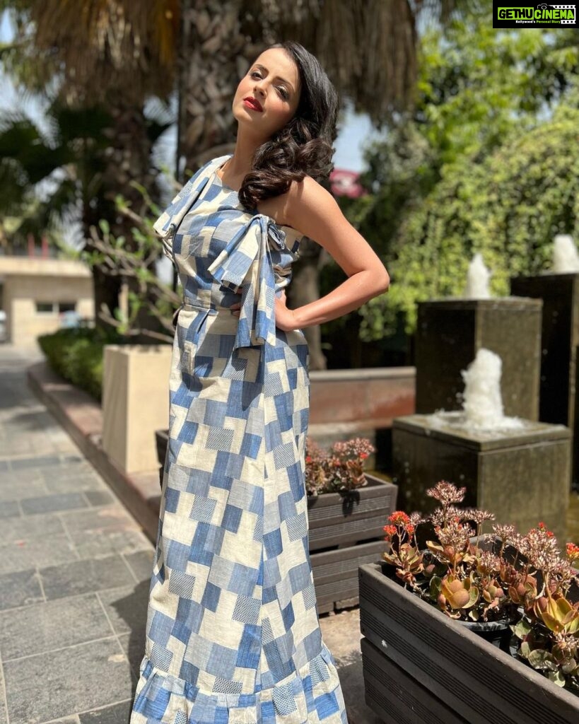 Actress Shrenu Parikh HD Instagram Photos and Wallpapers April 2022 ...