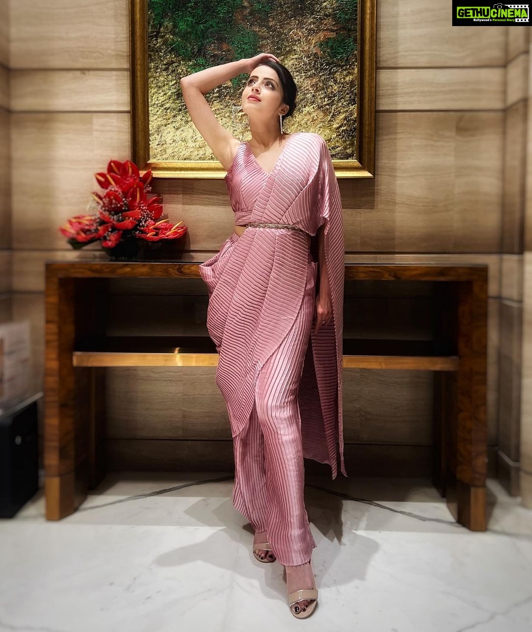 Shrenu Parikh Instagram - Some Monday blues for you guys! . . Make up ...