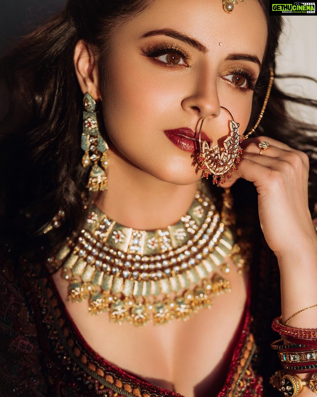 Shrenu Parikh Instagram – Have you ever seen a person who can carry ...