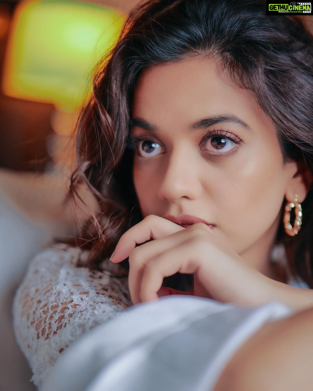 Actress Shruti Sharma HD Instagram Photos and Wallpapers December 2022 ...