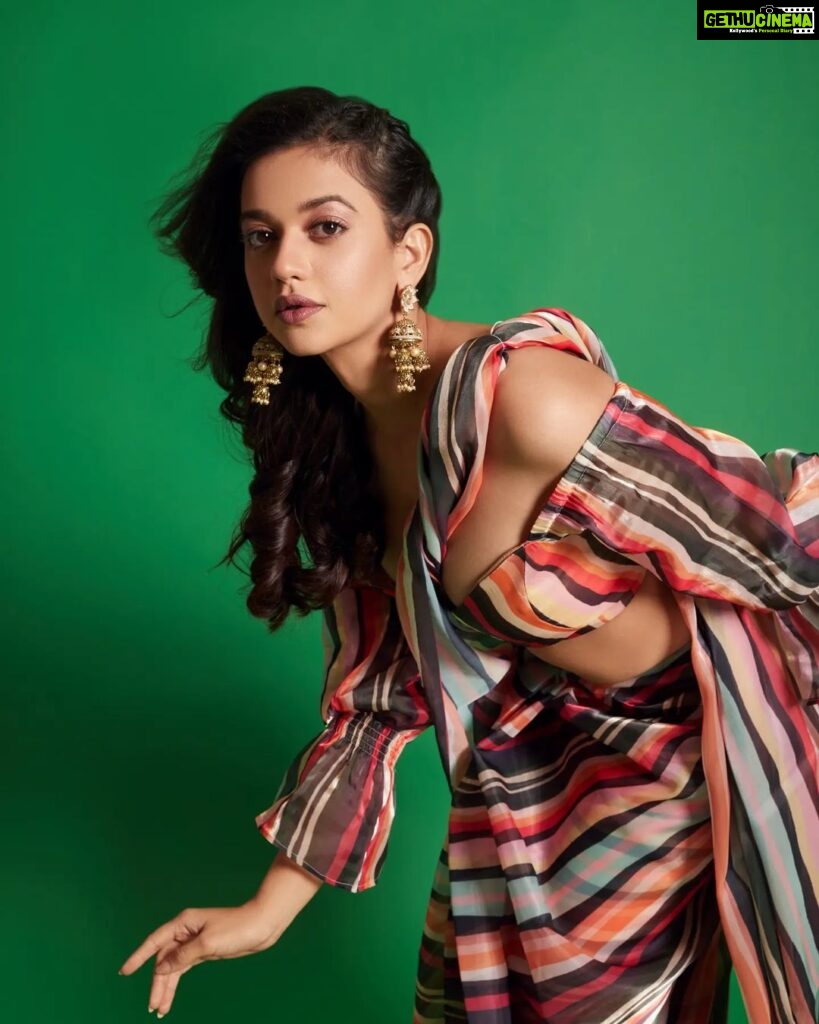 Actress Shruti Sharma HD Photos and Wallpapers May 2022 - Gethu Cinema