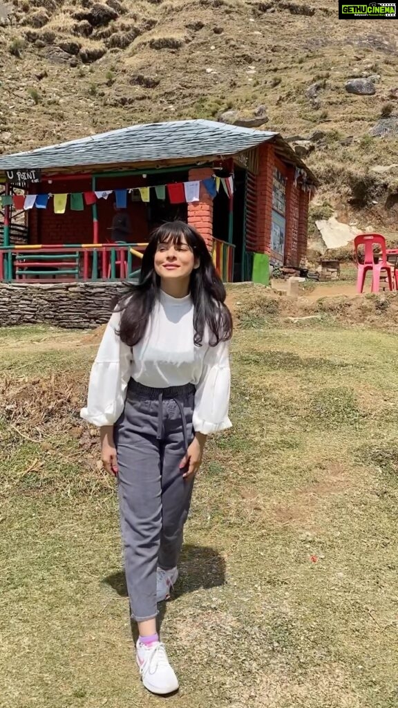 Actress Simple Kaul HD Photos and Wallpapers April 2023 - Gethu Cinema