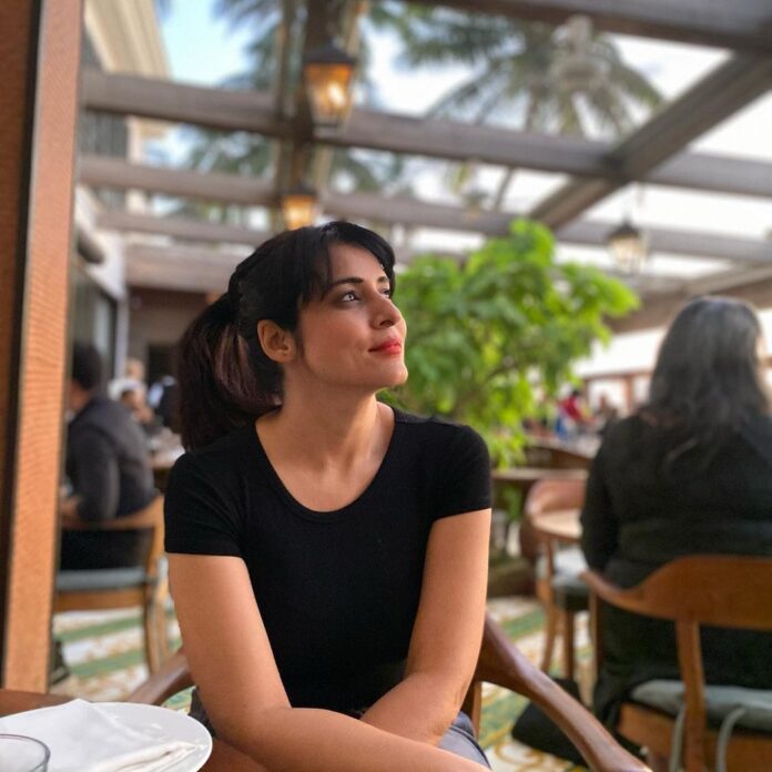 Actress Simple Kaul HD Photos and Wallpapers February 2023 | Gethu Cinema