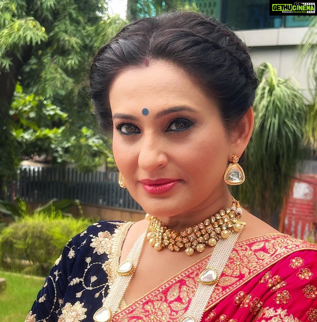 Smita Bansal Instagram – Only because @makeupfarhan thinks he has done ...