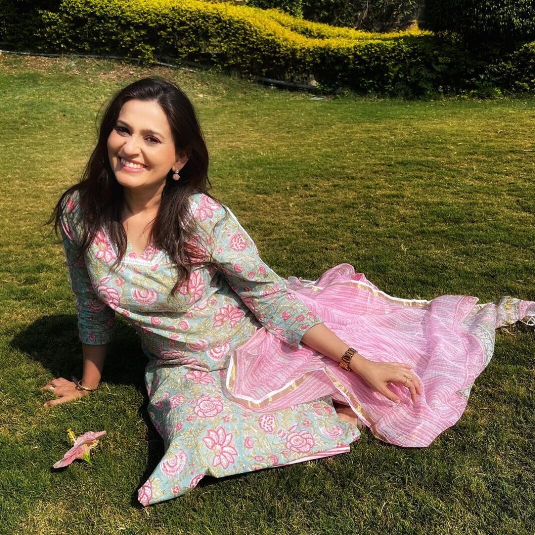 Actress Smita Bansal HD Photos and Wallpapers November 2022 - Gethu Cinema