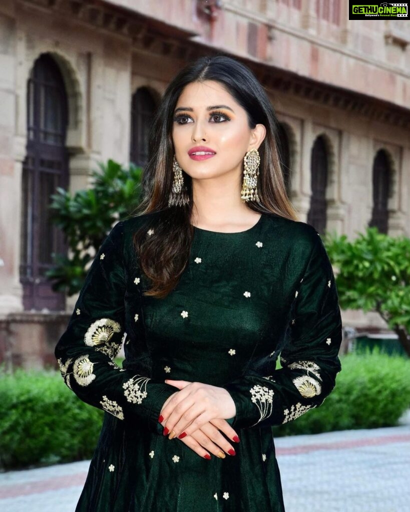 Actress Somi Khan HD Instagram Photos and Wallpapers October 2021 ...