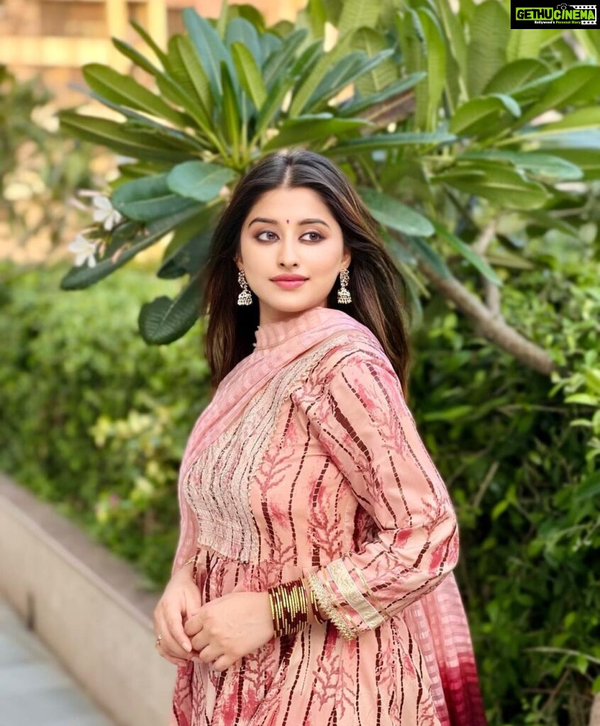 Actress Somi Khan HD Instagram Photos and Wallpapers September 2022 ...