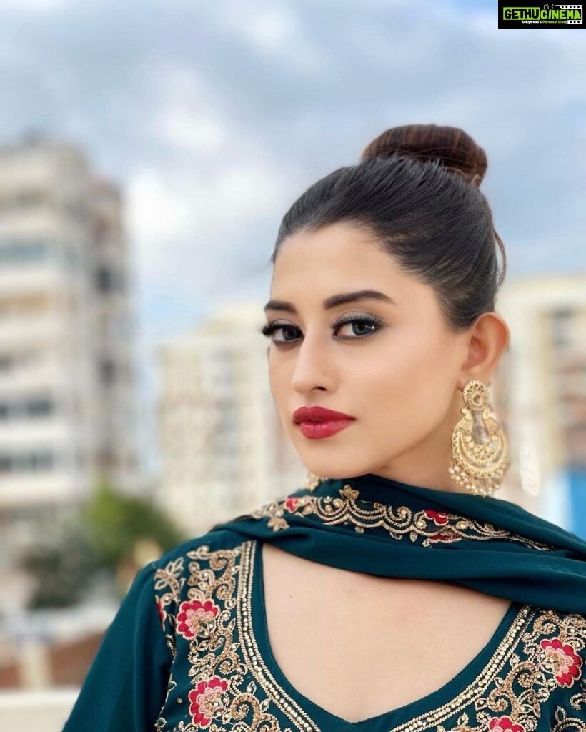 Actress Somi Khan HD Instagram Photos and Wallpapers September 2022 ...