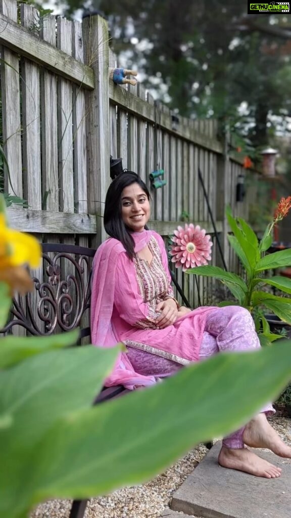 Actress Soumya Seth HD Photos and Wallpapers September 2022 - Gethu Cinema