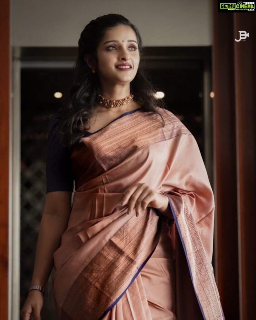 Singer Sowmya Menon HD Instagram Photos and Wallpapers September 2022 ...