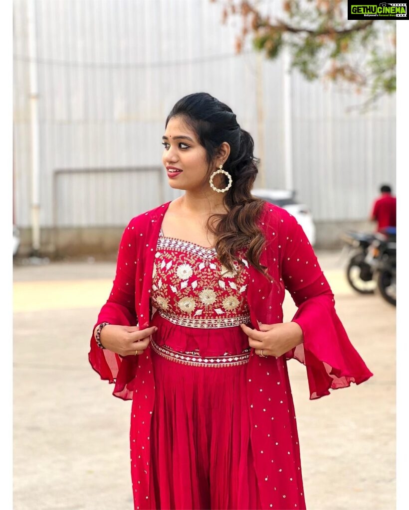 Singer Srinisha Jayaseelan HD Instagram Photos and Wallpapers April ...