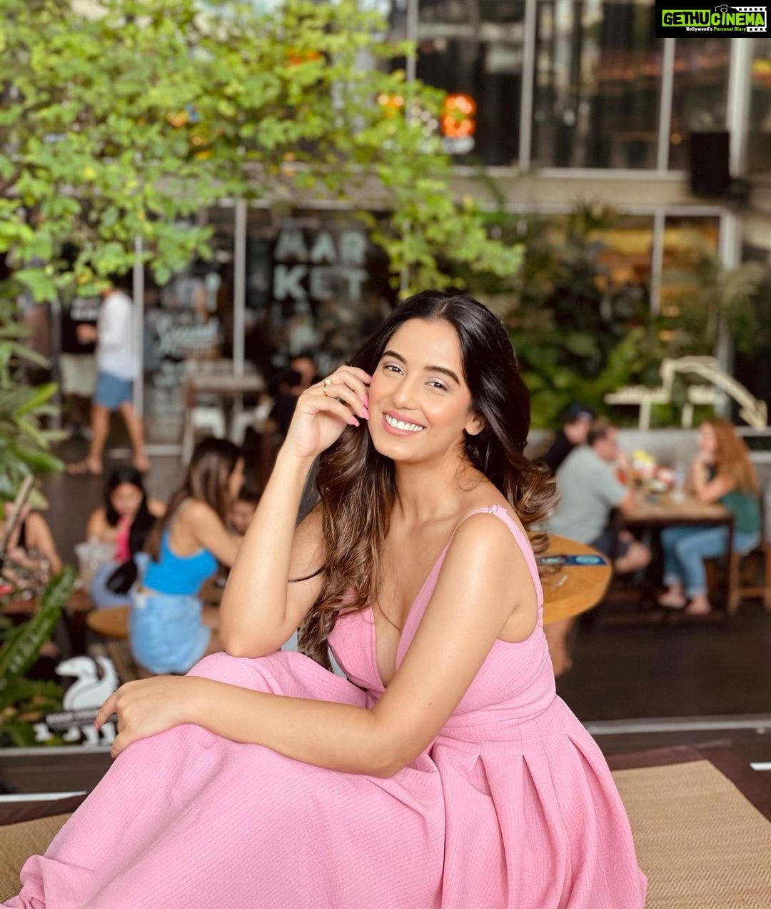 Actress Srishty Rode HD Instagram Photos and Wallpapers February 2023 ...