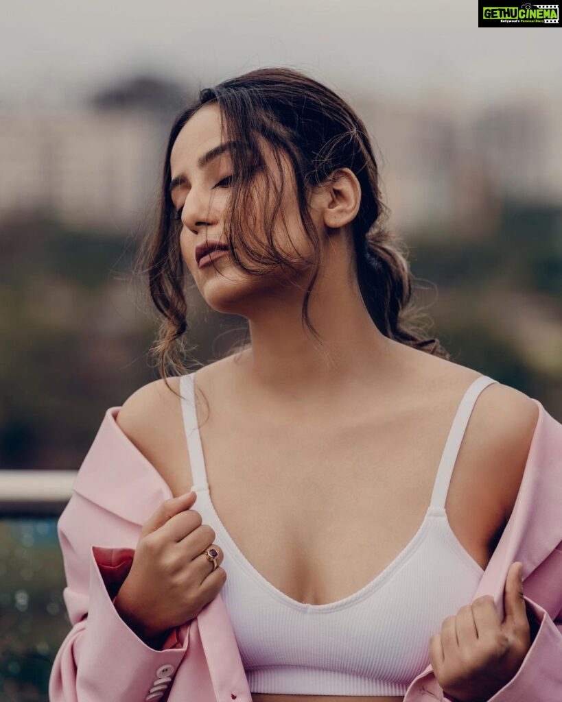 Actress Srishty Rode HD Instagram Photos and Wallpapers July 2022 | Gethu Cinema