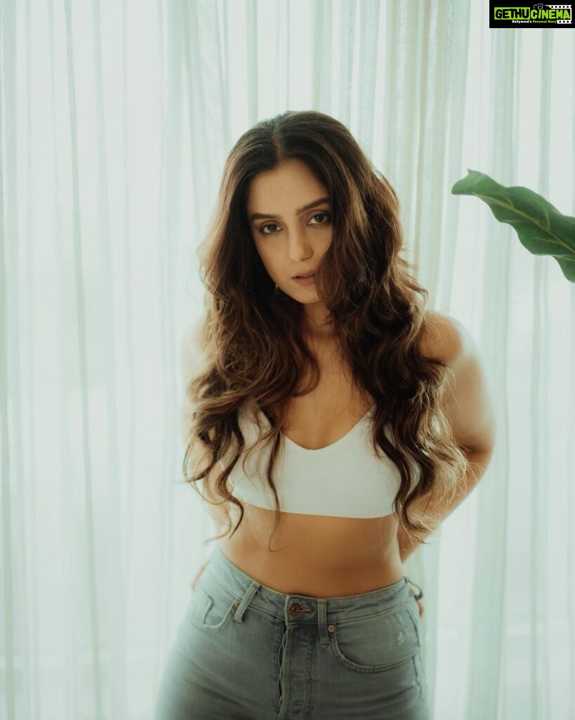 Actress Srishty Rode HD Instagram Photos and Wallpapers July 2022 | Gethu Cinema