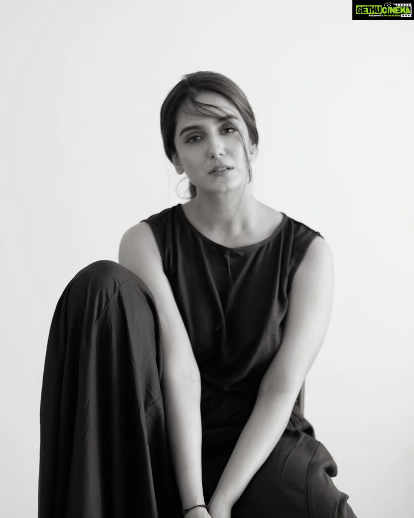 Actress Srishty Rode HD Photos and Wallpapers July 2022 - Gethu Cinema