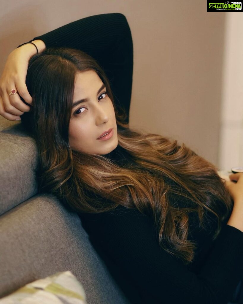 Actress Srishty Rode HD Instagram Photos and Wallpapers March 2022 ...