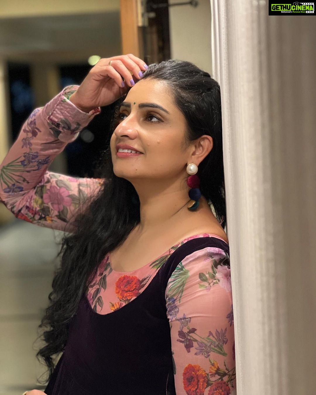 Actress Sujitha HD Photos and Wallpapers January 2023 - Gethu Cinema