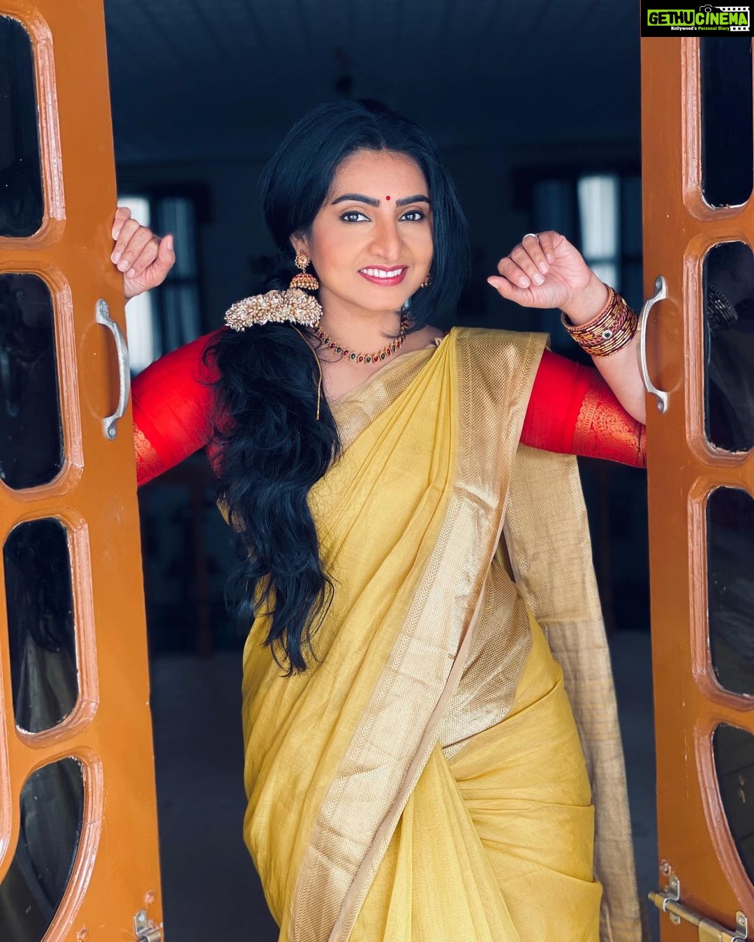 Actress Sujitha HD Photos and Wallpapers February 2023 - Gethu Cinema