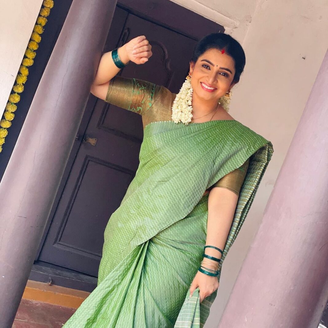 Actress Sujitha HD Instagram Photos and Wallpapers May 2022 | Gethu Cinema