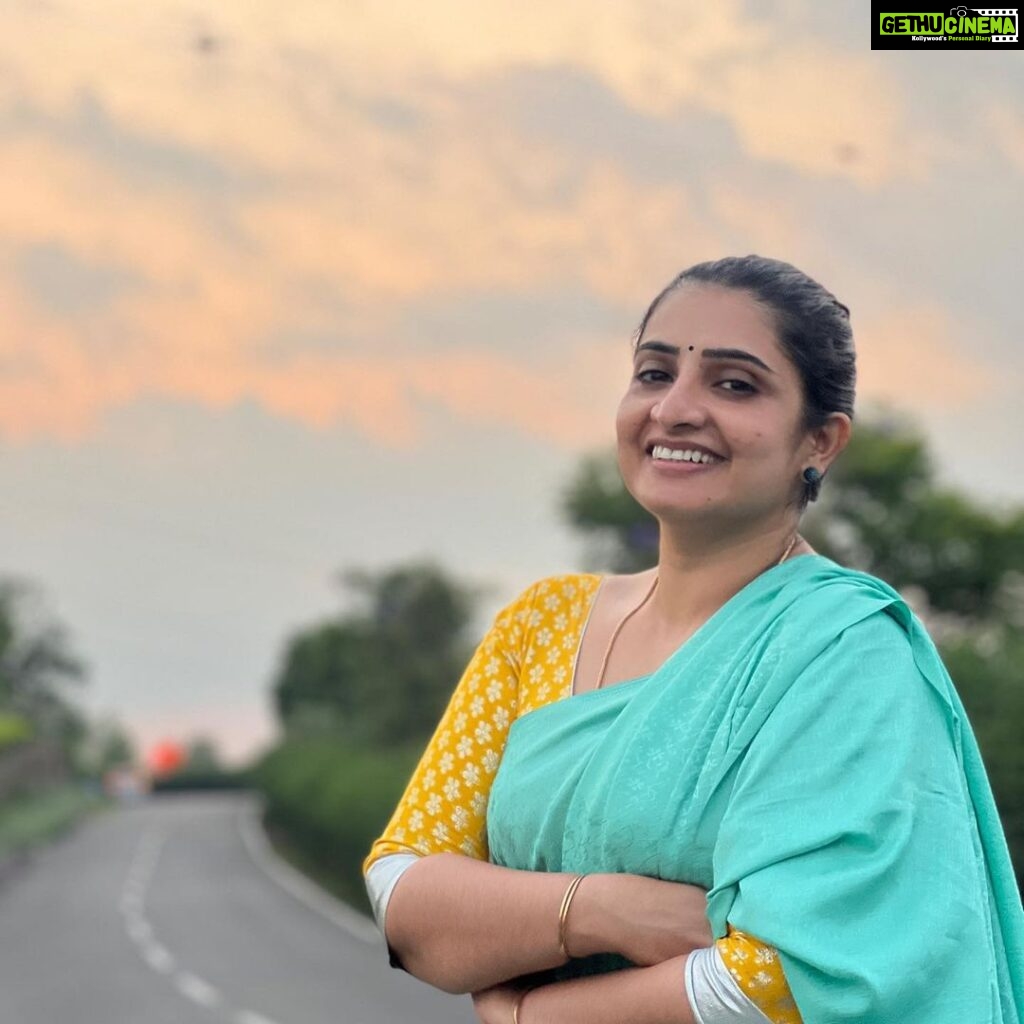 Actress Sujitha HD Instagram Photos and Wallpapers May 2022 | Gethu Cinema
