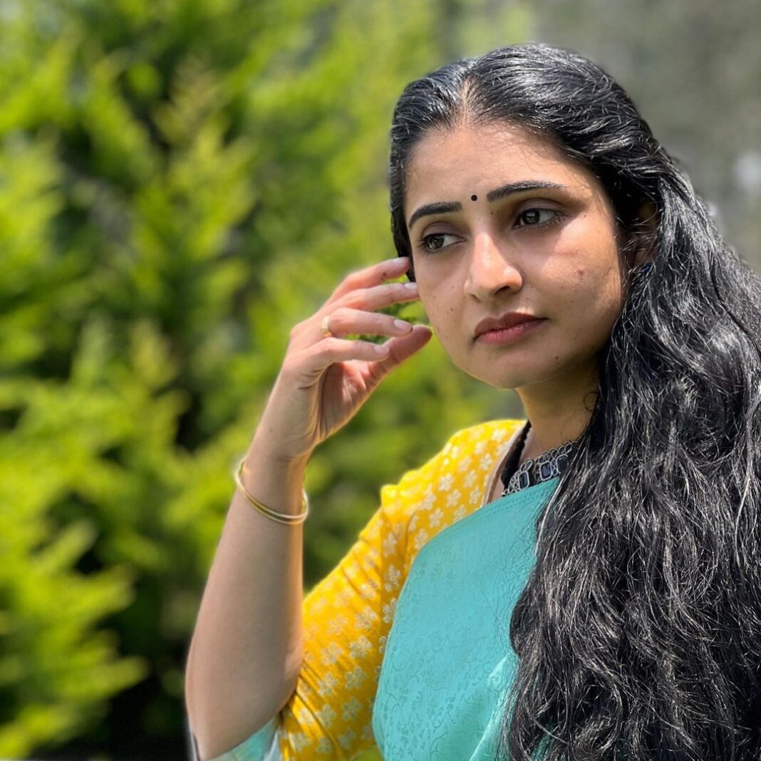 Actress Sujitha HD Instagram Photos and Wallpapers May 2022 | Gethu Cinema