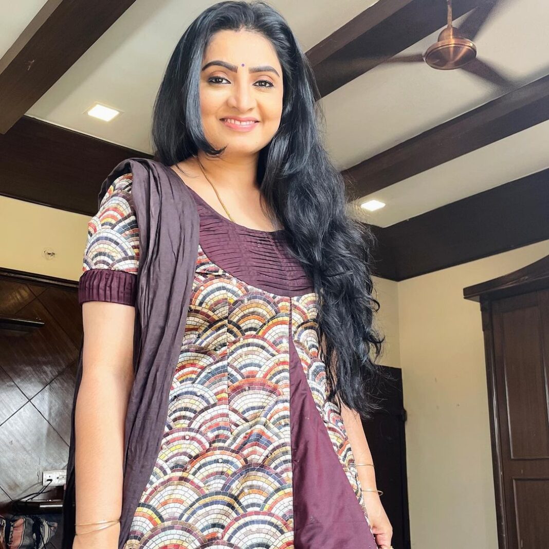 Actress Sujitha HD Instagram Photos and Wallpapers March 2023 | Gethu Cinema