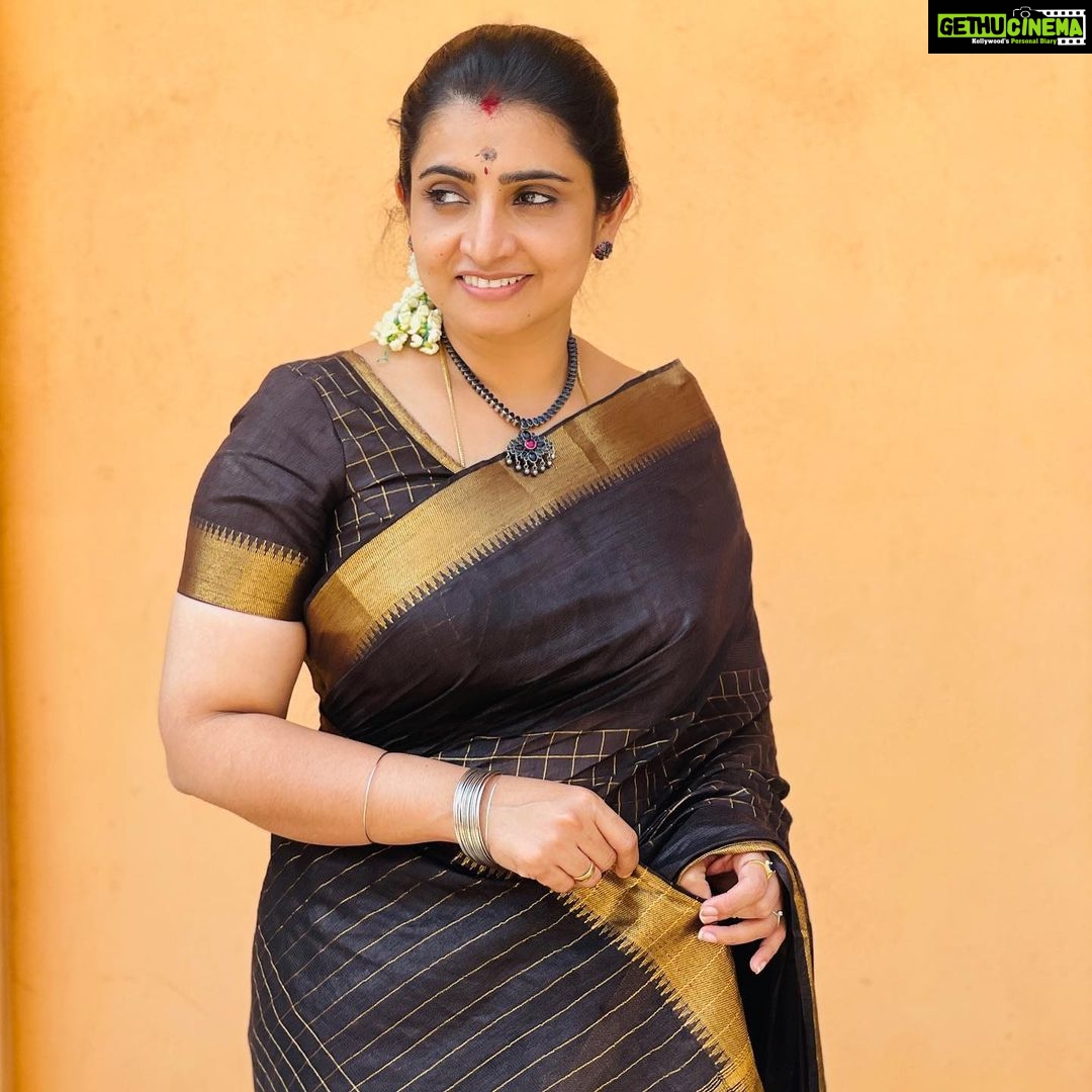 Sujitha Instagram – Dress well but keep it simple 🤎 Online saree ...