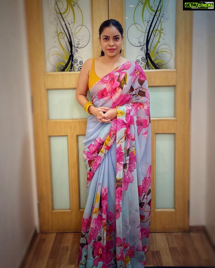 Actress Sumona Chakravarti HD Instagram Photos and Wallpapers December ...