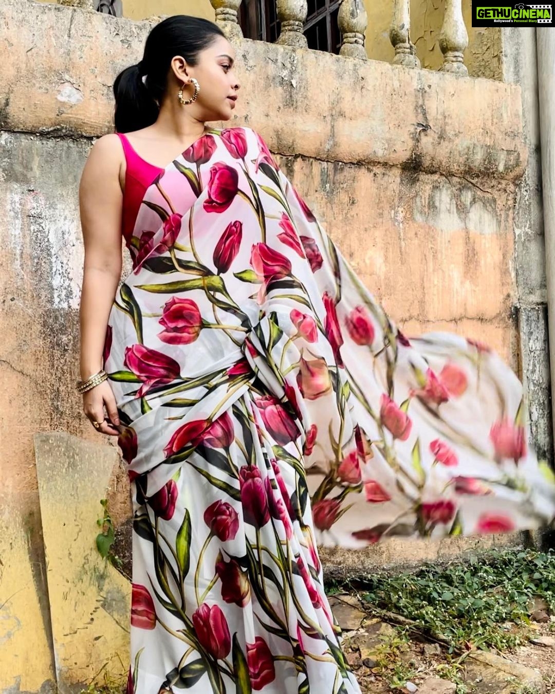 Actress Sumona Chakravarti HD Photos and Wallpapers December 2022 ...